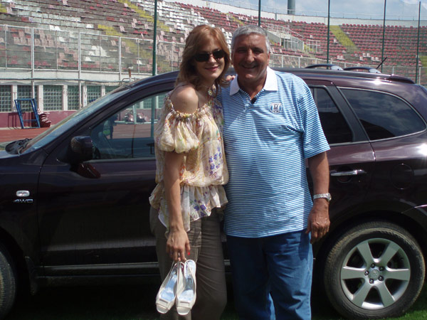 Rica Raducanu isi prezinta masina in culorile Rapidului