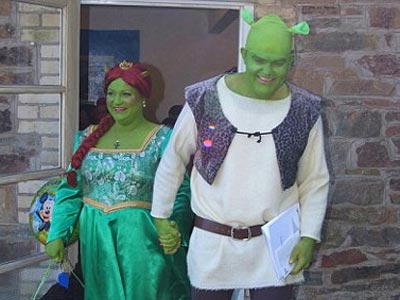 S-au casatorit deghizati in personajele Shrek si Fiona (Poze)