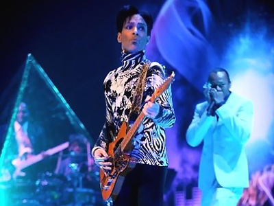 Prince revine cu o noua piesa, "Dance 4 Me" (Video)