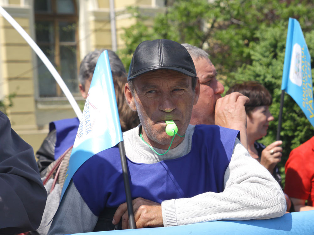POZA ZILEI: Cand functionarii publici vor sa fluiere, fluiera!