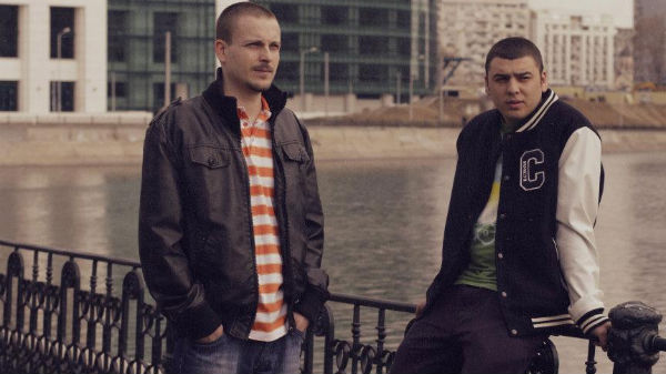 Dedey şi-a transformat copilăria tristă într-un single de succes!