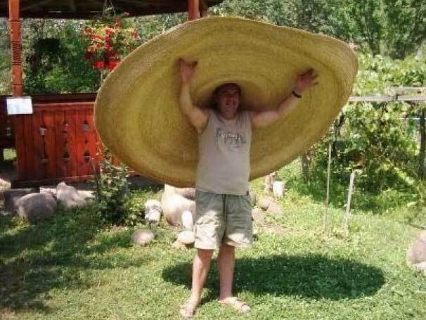 Cea mai mare pălărie de paie din Europa se află în România (Poze)