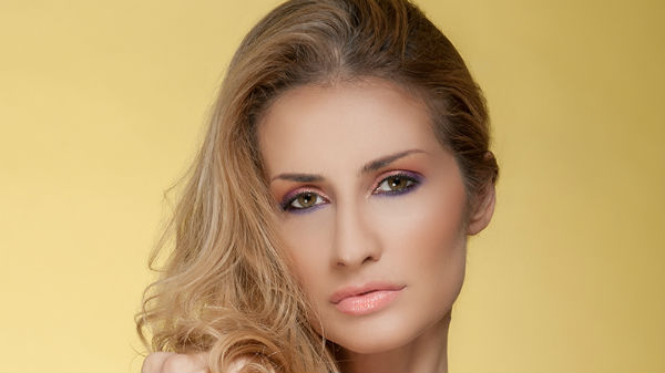 Julia Jianu cântă despre dragoste