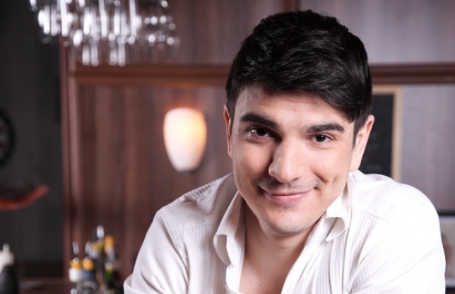 Alex Bogdan de la „Cronica Cârcotaşilor” este DJ, în timpul liber