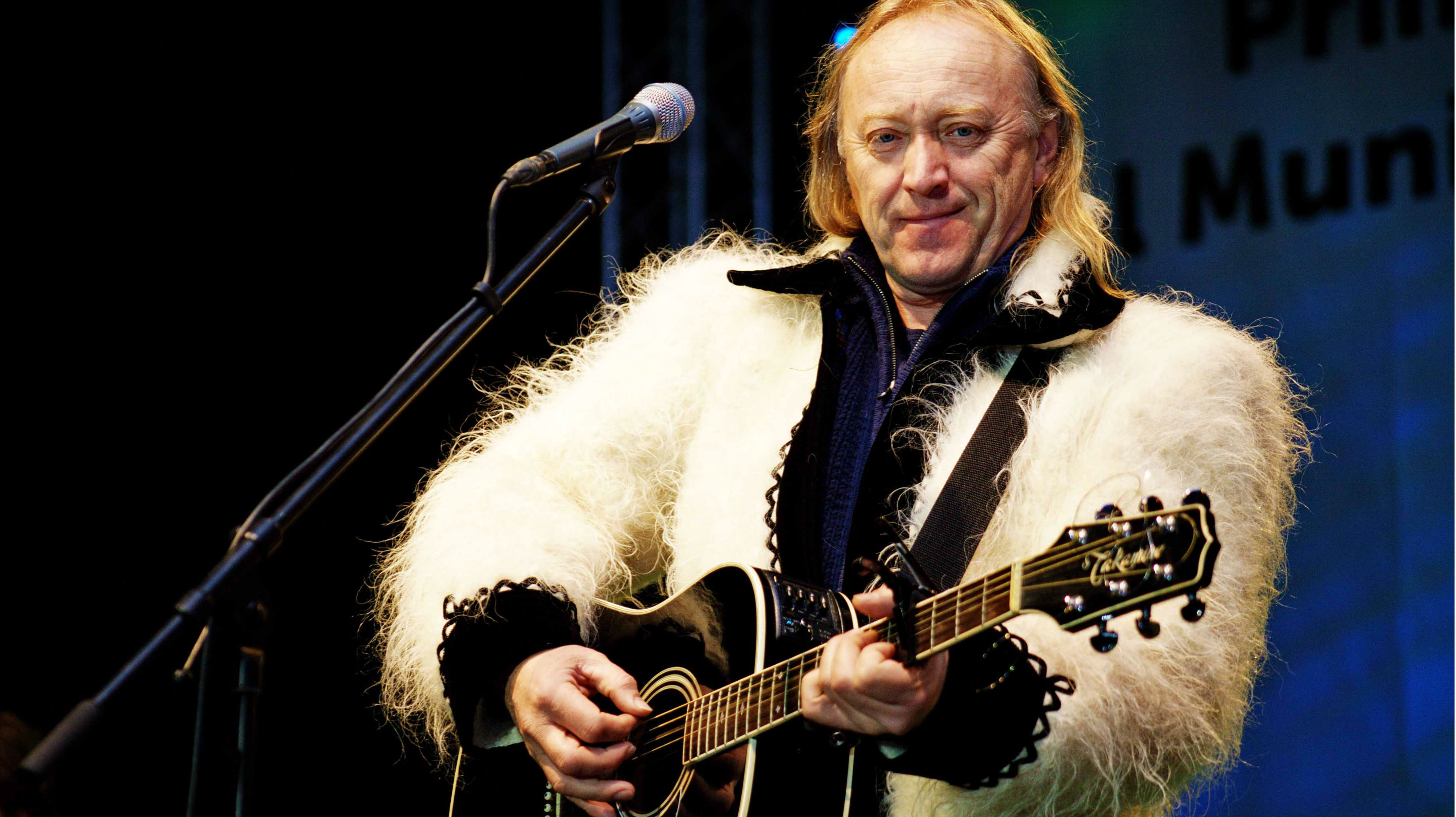 Ştefan Hruşcă va concerta în această iarnă în peste 20 de oraşe din ...