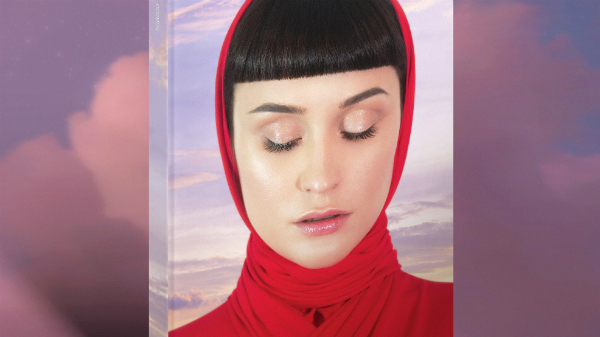 Irina Rimes a lansat cartea-album „COSMOS”