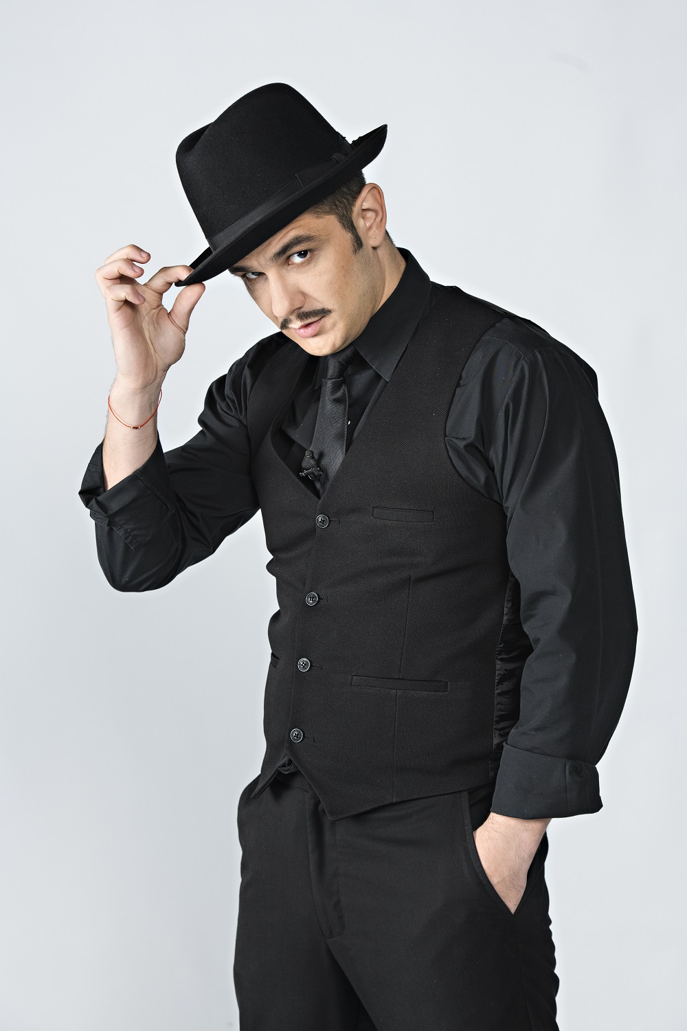 Din culisele "iUmor", cu Vlad Drăgulin, în fiecare săptămână, la Antena 1