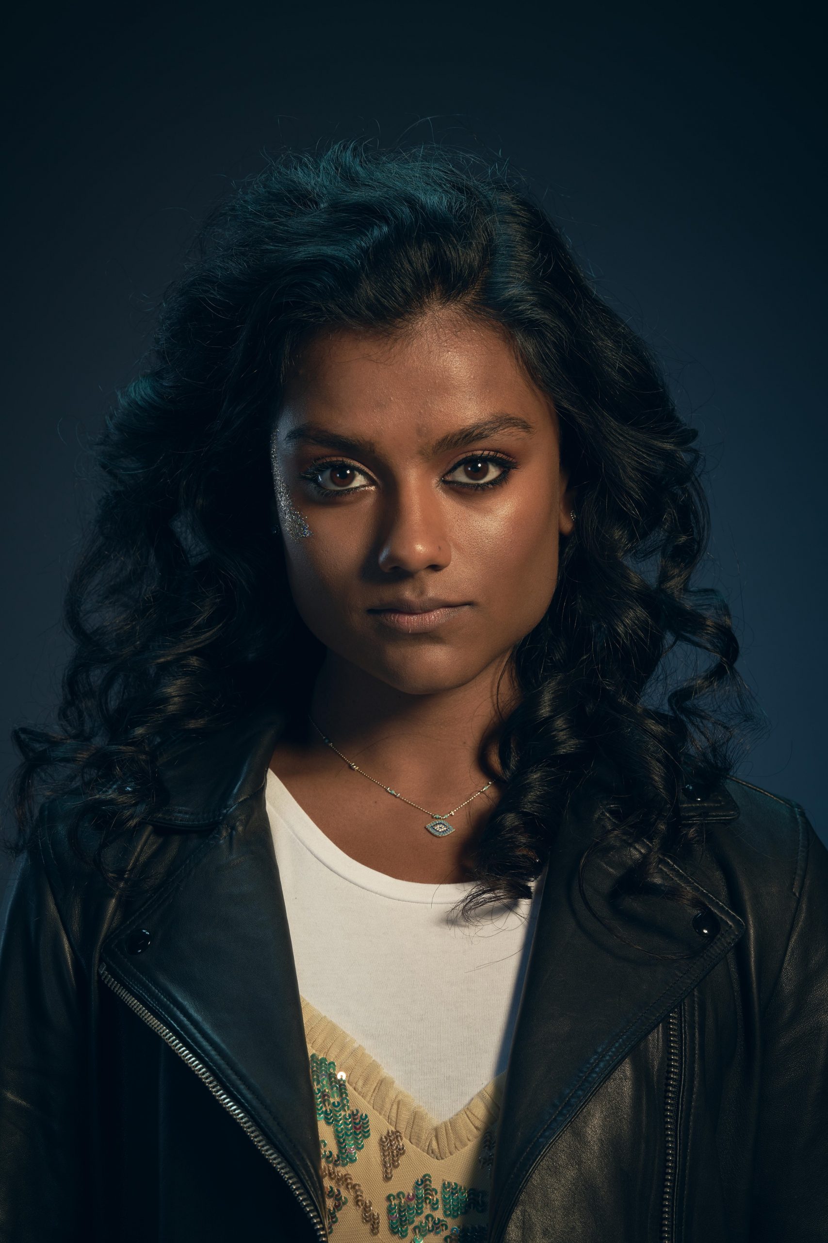 Simone Ashley are rolul principal în sezonul al doilea al hitului ...