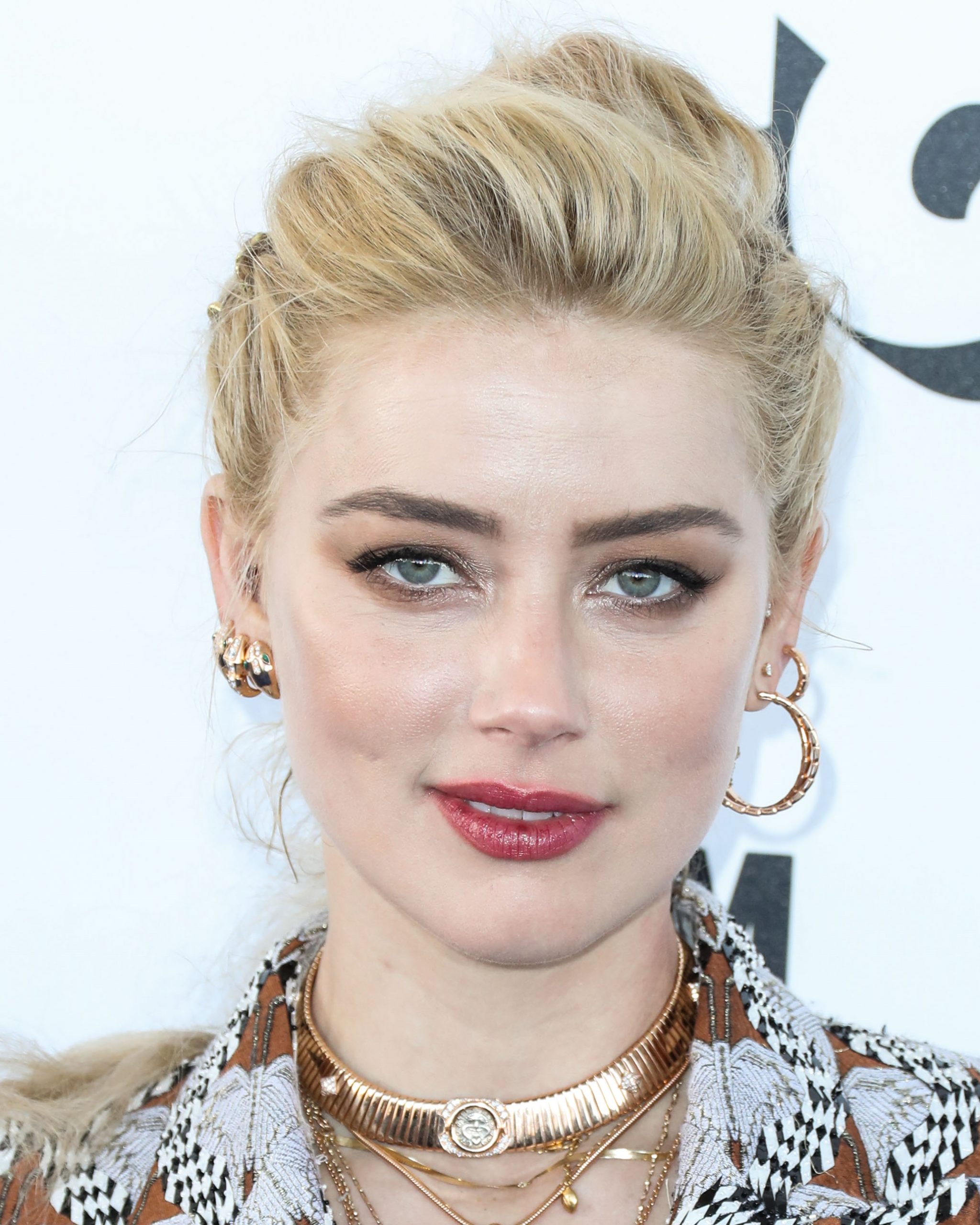 Amber Heard are un copil, născut de o mamă surogat