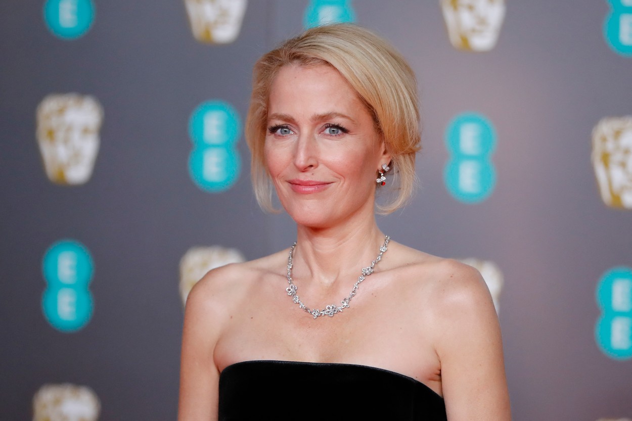 Gillian Anderson semnează un acord pe doi ani cu Netflix